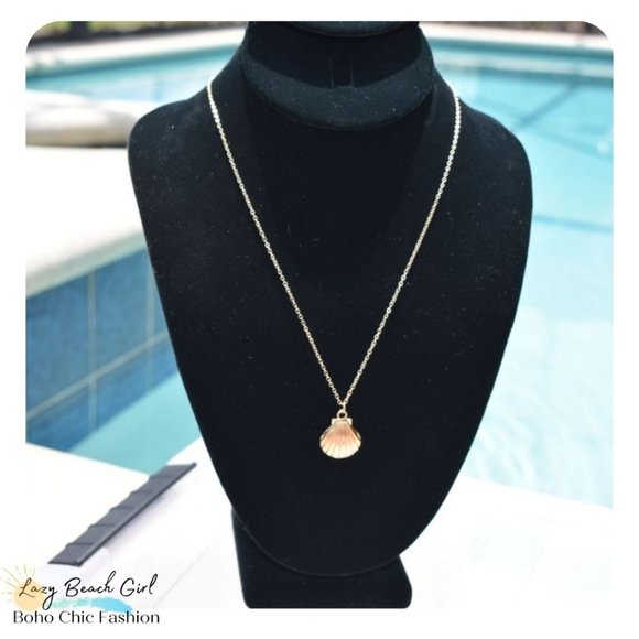 Lazy Beach Girl | Jewelry | Pretty Gold Shell Necklace | Poshmark